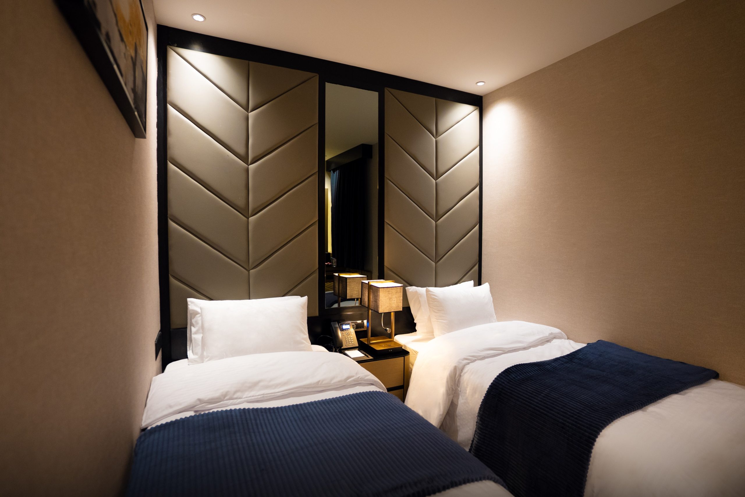 OUR ROOMS – The V Hotel